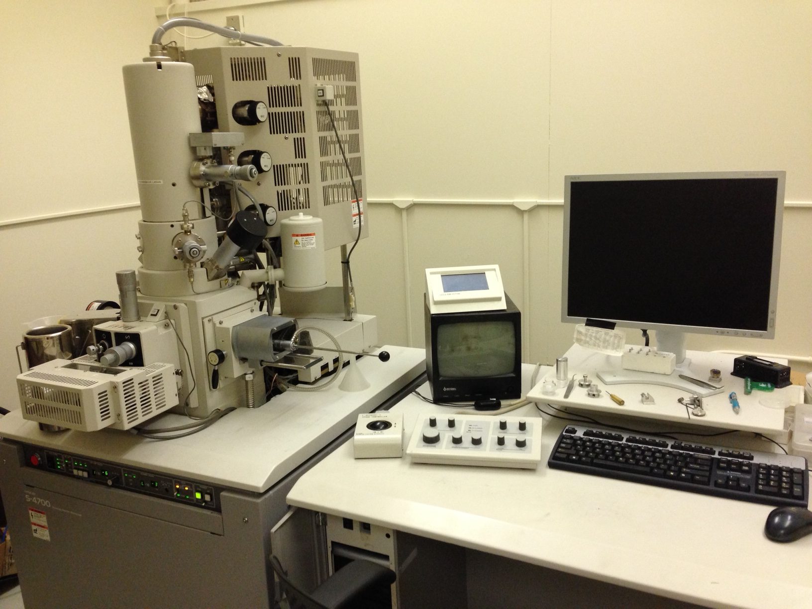 Hitachi S-4700 Field Emission SEM | UBC Bioimaging Facility Hitachi S-4700 Field Emission SEM | UBC Bioimaging Facility